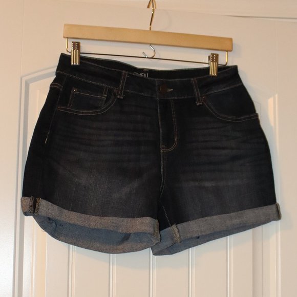 Time and Tru | Shorts | Time Tru Jean Shorts Med Wash Sz 8 | Poshmark